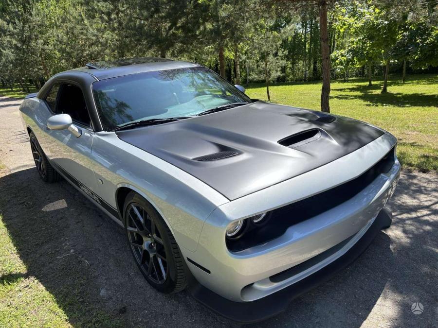 Pelēks Dodge Challenger 2019 Panevēža, ar dzinēja tilpumu 5.70 L un nobraukumu 60 tūkst. km par 19990 €, foto 1 vietnē AUTOMOTO.COM.LV