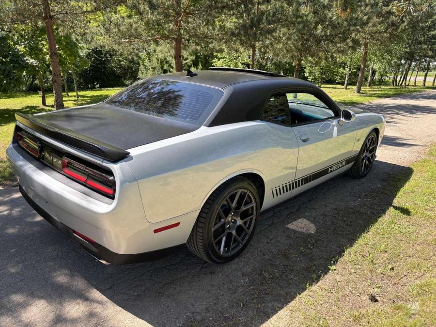 Pelēks Dodge Challenger 2019 Panevēža, ar dzinēja tilpumu 5.70 L un nobraukumu 60 tūkst. km par 19990 €, foto 4 vietnē AUTOMOTO.COM.LV