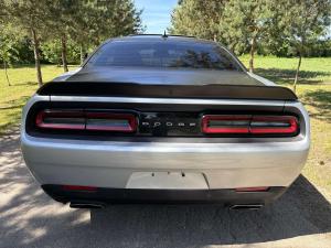 Pelēks Dodge Challenger 2019 Panevēža, ar dzinēja tilpumu 5.70 L un nobraukumu 60 tūkst. km par 19990 €, foto 5 vietnē AUTOMOTO.COM.LV