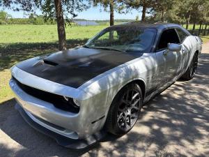Pelēks Dodge Challenger 2019 Panevēža, ar dzinēja tilpumu 5.70 L un nobraukumu 60 tūkst. km par 19990 €, foto 7 vietnē AUTOMOTO.COM.LV
