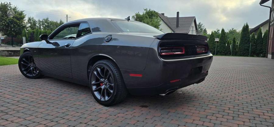Pelēks Dodge Challenger 2023 Kretinga, ar dzinēja tilpumu 5.70 L un nobraukumu 10 tūkst. km par 29999 €, foto 7 vietnē AUTOMOTO.COM.LV