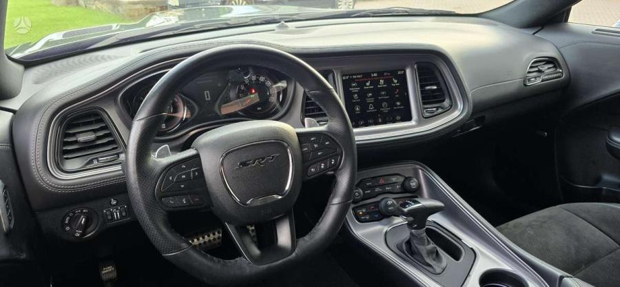 Pelēks Dodge Challenger 2023 Kretinga, ar dzinēja tilpumu 5.70 L un nobraukumu 10 tūkst. km par 29999 €, foto 20 vietnē AUTOMOTO.COM.LV