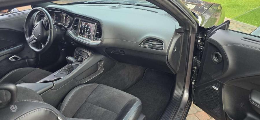 Pelēks Dodge Challenger 2023 Kretinga, ar dzinēja tilpumu 5.70 L un nobraukumu 10 tūkst. km par 29999 €, foto 22 vietnē AUTOMOTO.COM.LV