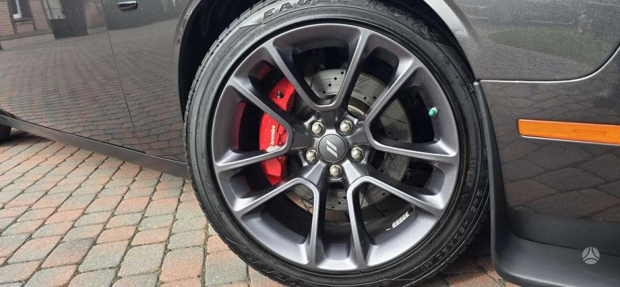 Pelēks Dodge Challenger 2023 Kretinga, ar dzinēja tilpumu 5.70 L un nobraukumu 10 tūkst. km par 29999 €, foto 27 vietnē AUTOMOTO.COM.LV