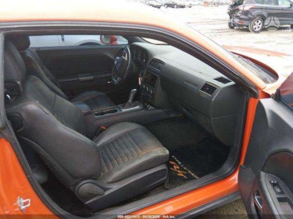 Orange Dodge Challenger 2013 in Klaipeda, with an engine capacity of 5.70 L and mileage of 111 thousand km for 4000 €, photo 5 on AUTOMOTO.COM.LV