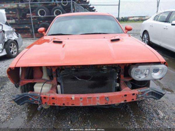 Orange Dodge Challenger 2013 in Klaipeda, with an engine capacity of 5.70 L and mileage of 111 thousand km for 4000 €, photo 6 on AUTOMOTO.COM.LV