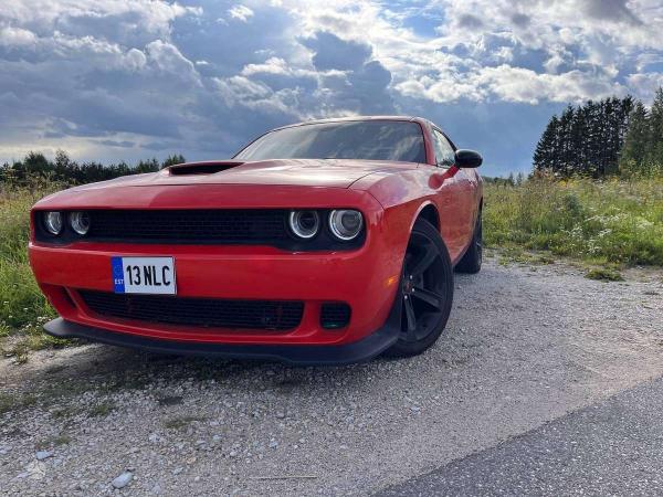 Oranžs Dodge Challenger 2017 Narva, ar dzinēja tilpumu 5.70 L un nobraukumu 74 tūkst. km par 22500 €, foto 1 vietnē AUTOMOTO.COM.LV