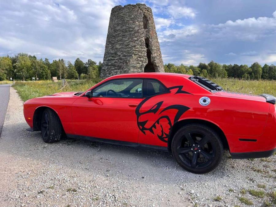Oranžs Dodge Challenger 2017 Narva, ar dzinēja tilpumu 5.70 L un nobraukumu 74 tūkst. km par 22500 €, foto 4 vietnē AUTOMOTO.COM.LV