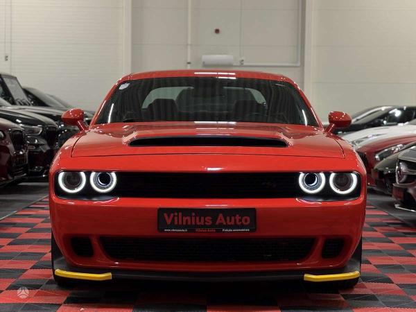 Oranžs Dodge Challenger 2020 Viļņa, ar dzinēja tilpumu 5.65 L un nobraukumu 56 tūkst. km par 28999 €, foto 2 vietnē AUTOMOTO.COM.LV