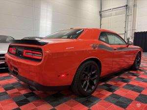 Oranžs Dodge Challenger 2020 Viļņa, ar dzinēja tilpumu 5.65 L un nobraukumu 56 tūkst. km par 28999 €, foto 5 vietnē AUTOMOTO.COM.LV