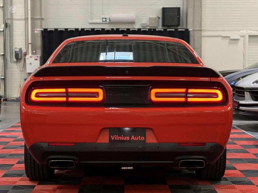 Oranžs Dodge Challenger 2020 Viļņa, ar dzinēja tilpumu 5.65 L un nobraukumu 56 tūkst. km par 28999 €, foto 6 vietnē AUTOMOTO.COM.LV