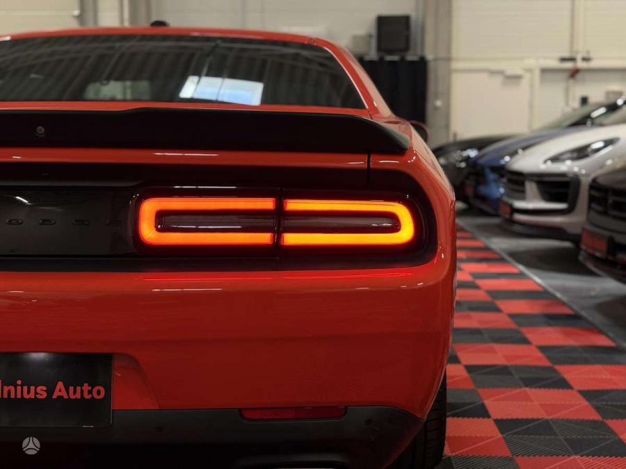 Oranžs Dodge Challenger 2020 Viļņa, ar dzinēja tilpumu 5.65 L un nobraukumu 56 tūkst. km par 28999 €, foto 9 vietnē AUTOMOTO.COM.LV