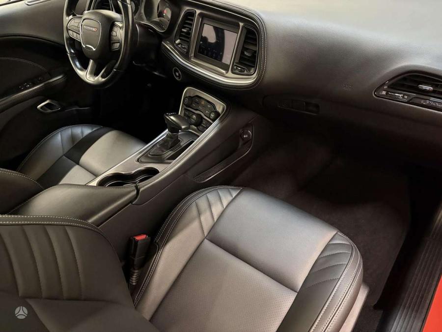 Oranžs Dodge Challenger 2020 Viļņa, ar dzinēja tilpumu 5.65 L un nobraukumu 56 tūkst. km par 28999 €, foto 16 vietnē AUTOMOTO.COM.LV