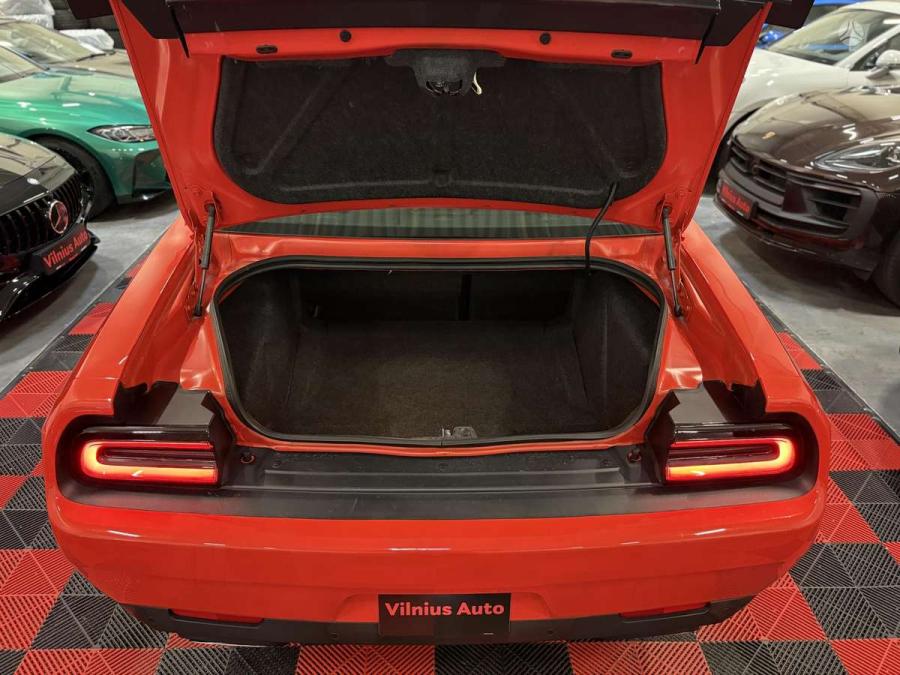 Oranžs Dodge Challenger 2020 Viļņa, ar dzinēja tilpumu 5.65 L un nobraukumu 56 tūkst. km par 28999 €, foto 31 vietnē AUTOMOTO.COM.LV