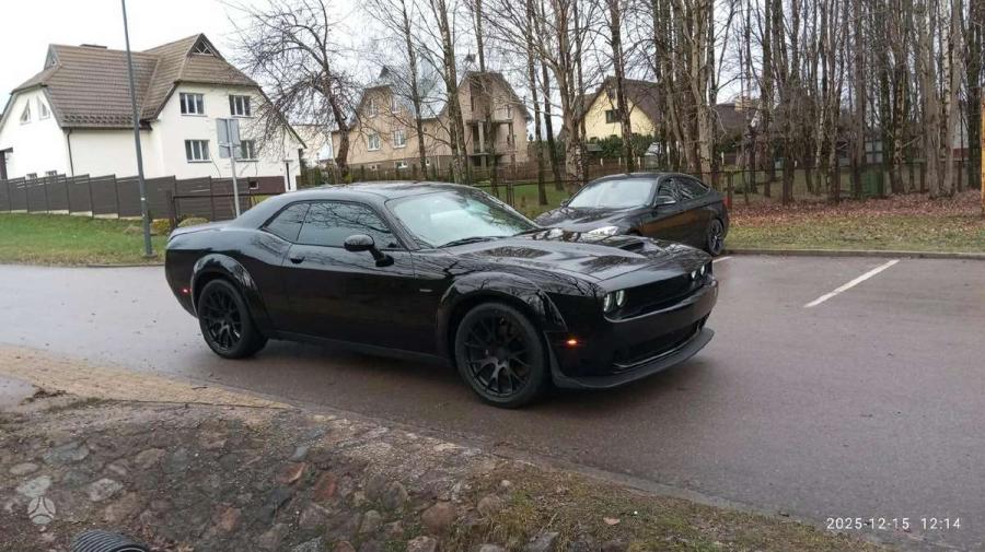 Orange Dodge Challenger 2023 in Klaipeda, with an engine capacity of 6.40 L and mileage of 21 thousand km for 34999 €, photo 4 on AUTOMOTO.COM.LV