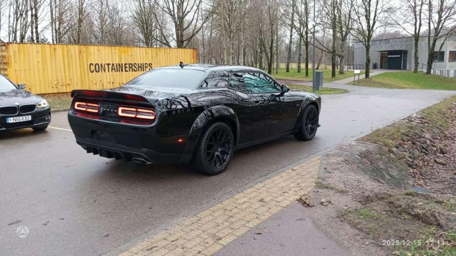 Orange Dodge Challenger 2023 in Klaipeda, with an engine capacity of 6.40 L and mileage of 21 thousand km for 34999 €, photo 8 on AUTOMOTO.COM.LV