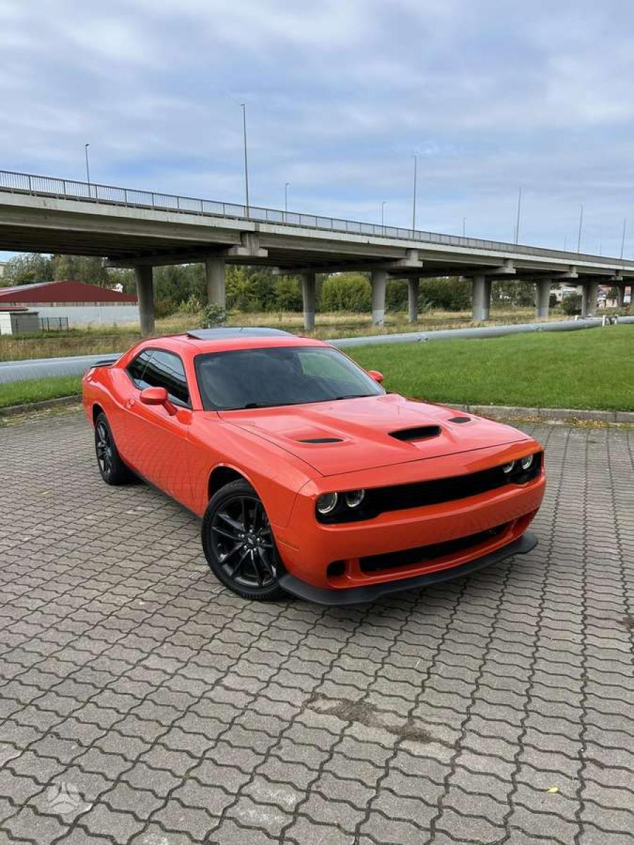 Oranžs Dodge Challenger 2023 Klaipėda, ar dzinēja tilpumu 3.60 L un nobraukumu 62 tūkst. km par 22222 €, foto 1 vietnē AUTOMOTO.COM.LV