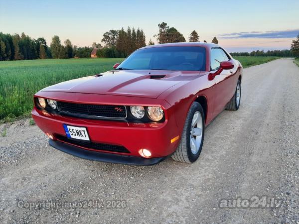 Sarkans Dodge Challenger 2012 Tallina, ar dzinēja tilpumu 5.70 L un nobraukumu 272 tūkst. km par 17000 €, foto 4 vietnē AUTOMOTO.COM.LV