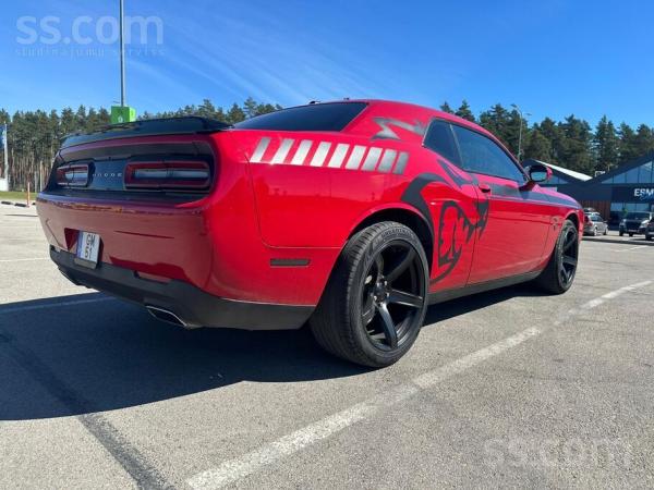 Sarkans Dodge Challenger 2015 Rīga, ar dzinēja tilpumu 3.60 L un nobraukumu 122 tūkst. km par 16400 €, foto 1 vietnē AUTOMOTO.COM.LV