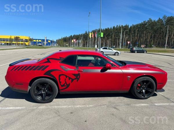 Sarkans Dodge Challenger 2015 Rīga, ar dzinēja tilpumu 3.60 L un nobraukumu 122 tūkst. km par 16400 €, foto 2 vietnē AUTOMOTO.COM.LV
