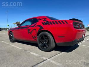 Sarkans Dodge Challenger 2015 Rīga, ar dzinēja tilpumu 3.60 L un nobraukumu 122 tūkst. km par 16400 €, foto 4 vietnē AUTOMOTO.COM.LV