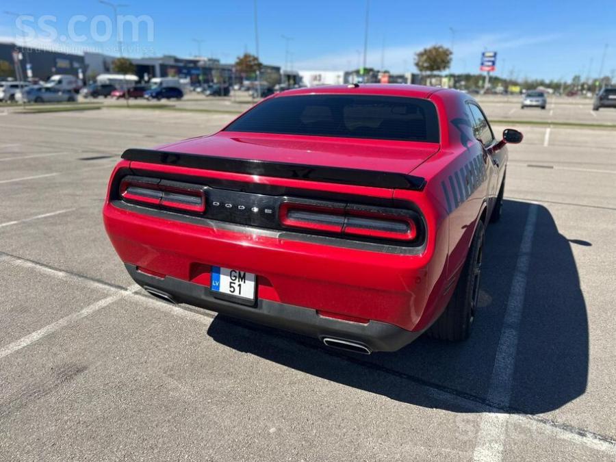 Sarkans Dodge Challenger 2015 Rīga, ar dzinēja tilpumu 3.60 L un nobraukumu 122 tūkst. km par 16400 €, foto 7 vietnē AUTOMOTO.COM.LV