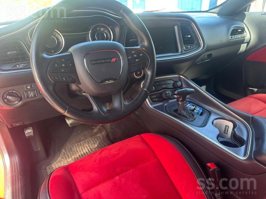 Sarkans Dodge Challenger 2015 Rīga, ar dzinēja tilpumu 3.60 L un nobraukumu 122 tūkst. km par 16400 €, foto 8 vietnē AUTOMOTO.COM.LV