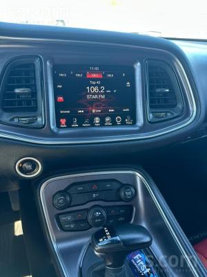 Sarkans Dodge Challenger 2015 Rīga, ar dzinēja tilpumu 3.60 L un nobraukumu 122 tūkst. km par 16400 €, foto 9 vietnē AUTOMOTO.COM.LV