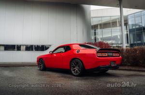 Sarkans Dodge Challenger 2016 Tallina, ar dzinēja tilpumu 6.20 L un nobraukumu 33 tūkst. km par 55900 €, foto 5 vietnē AUTOMOTO.COM.LV