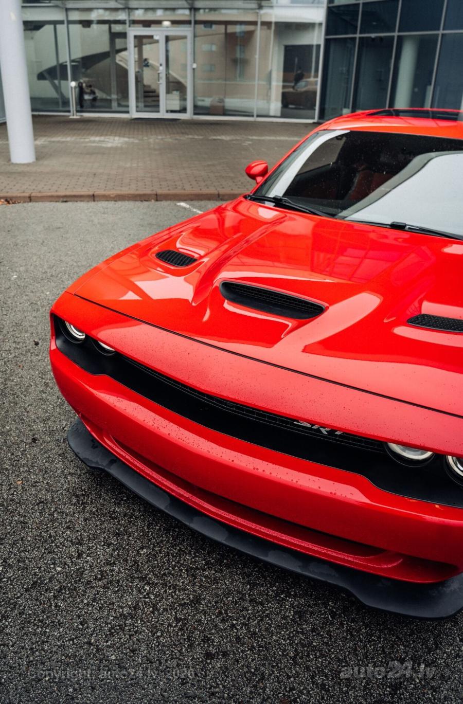 Sarkans Dodge Challenger 2016 Tallina, ar dzinēja tilpumu 6.20 L un nobraukumu 33 tūkst. km par 55900 €, foto 7 vietnē AUTOMOTO.COM.LV