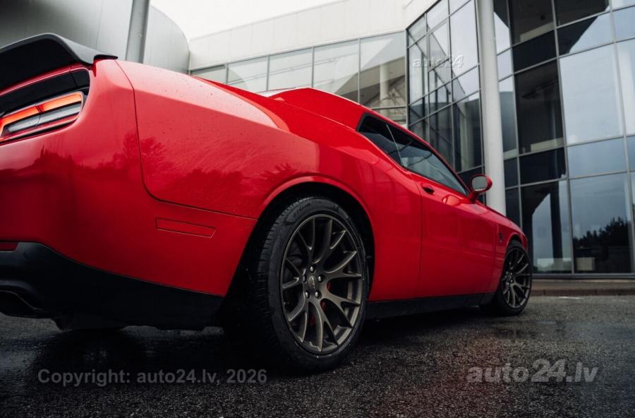 Sarkans Dodge Challenger 2016 Tallina, ar dzinēja tilpumu 6.20 L un nobraukumu 33 tūkst. km par 55900 €, foto 9 vietnē AUTOMOTO.COM.LV