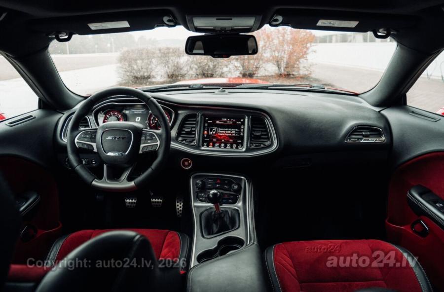Sarkans Dodge Challenger 2016 Tallina, ar dzinēja tilpumu 6.20 L un nobraukumu 33 tūkst. km par 55900 €, foto 14 vietnē AUTOMOTO.COM.LV