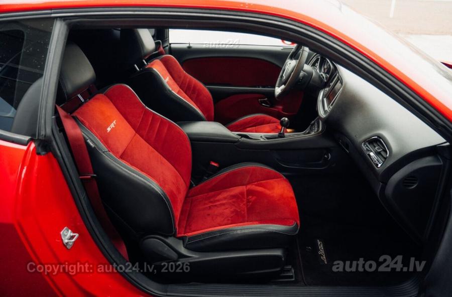Sarkans Dodge Challenger 2016 Tallina, ar dzinēja tilpumu 6.20 L un nobraukumu 33 tūkst. km par 55900 €, foto 18 vietnē AUTOMOTO.COM.LV
