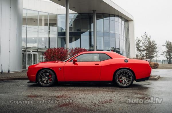Sarkans Dodge Challenger 2016 Tallina, ar dzinēja tilpumu 6.20 L un nobraukumu 33 tūkst. km par 55900 €, foto 6 vietnē AUTOMOTO.COM.LV