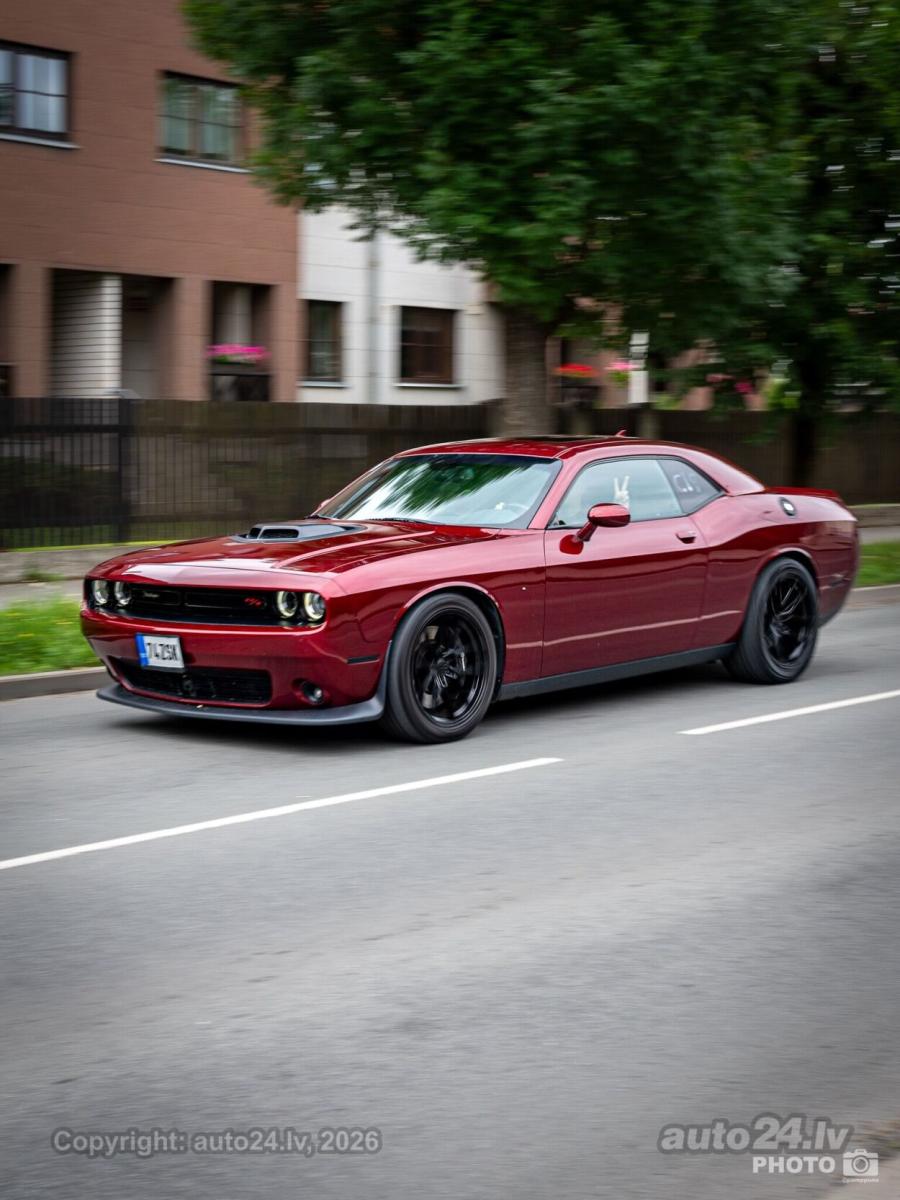 Red Dodge Challenger 2017 in Tallinn, with an engine capacity of 6.40 L and mileage of 64 thousand km for 36000 €, photo 1 on AUTOMOTO.COM.LV