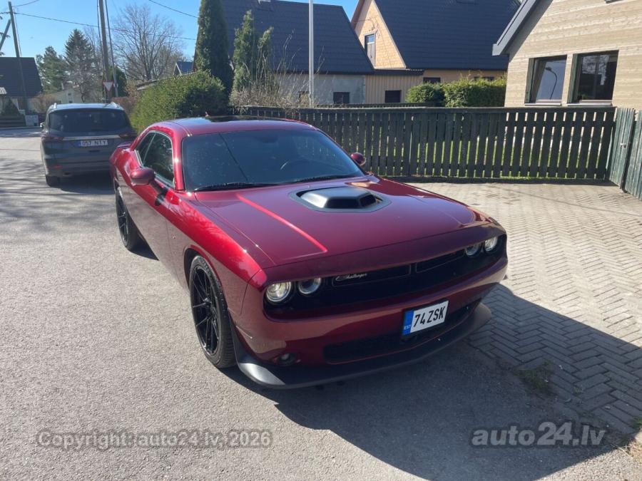 Red Dodge Challenger 2017 in Tallinn, with an engine capacity of 6.40 L and mileage of 64 thousand km for 36000 €, photo 3 on AUTOMOTO.COM.LV