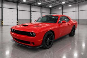 Red Dodge Challenger 2018 in Ukmerge, with an engine capacity of 3.60 L and mileage of 117 thousand km for 15500 €, photo  on AUTOMOTO.COM.LV