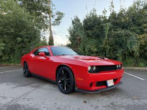Red Dodge Challenger 2018 in Ukmerge, with an engine capacity of 3.60 L and mileage of 117 thousand km for 15500 €, photo 3 on AUTOMOTO.COM.LV