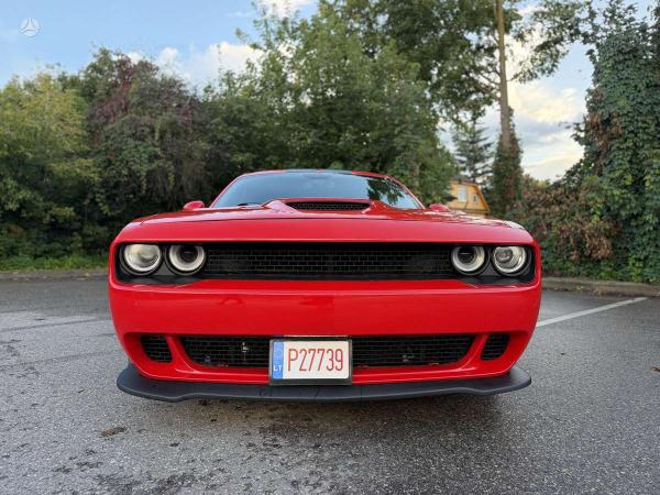Dodge Challenger 2018 in Ukmerge on AUTOMOTO.COM.LV Red Dodge Challenger 2018 in Ukmerge, with an engine capacity of 3.60 L and mileage of 117 thousand km for 15500 €, photo 6 on AUTOMOTO.COM.LV