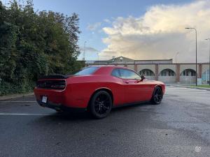 Red Dodge Challenger 2018 in Ukmerge, with an engine capacity of 3.60 L and mileage of 117 thousand km for 15500 €, photo 9 on AUTOMOTO.COM.LV