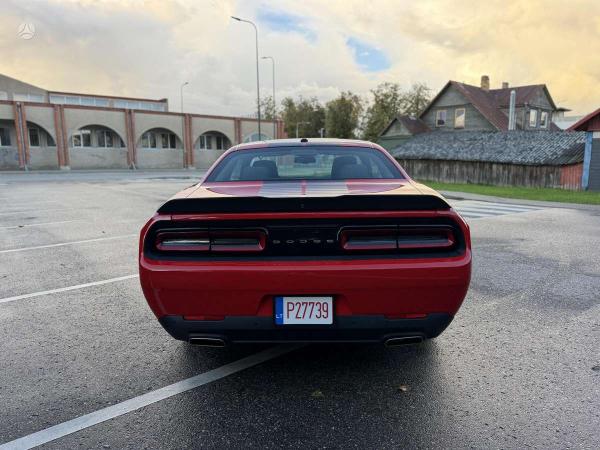 Dodge Challenger 2018 in Ukmerge on AUTOMOTO.COM.LV Red Dodge Challenger 2018 in Ukmerge, with an engine capacity of 3.60 L and mileage of 117 thousand km for 15500 €, photo 11 on AUTOMOTO.COM.LV