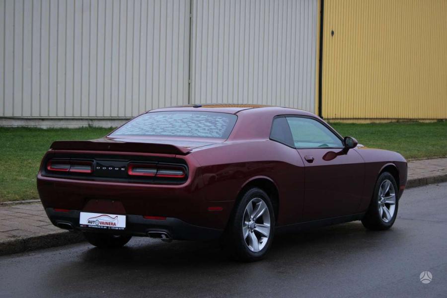 Red Dodge Challenger 2019 in Vilnius, with an engine capacity of 3.60 L and mileage of 240 thousand km for 14700 €, photo 1 on AUTOMOTO.COM.LV
