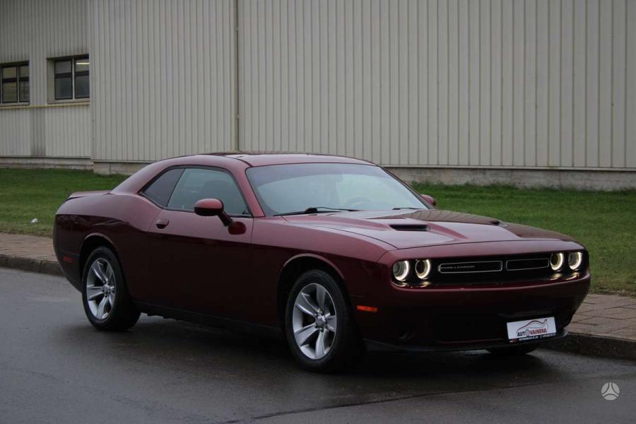 Red Dodge Challenger 2019 in Vilnius, with an engine capacity of 3.60 L and mileage of 240 thousand km for 14700 €, photo 2 on AUTOMOTO.COM.LV