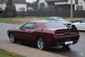 Red Dodge Challenger 2019 in Vilnius, with an engine capacity of 3.60 L and mileage of 240 thousand km for 14700 €, photo 6 on AUTOMOTO.COM.LV