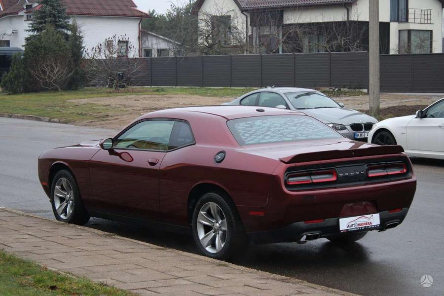 Red Dodge Challenger 2019 in Vilnius, with an engine capacity of 3.60 L and mileage of 240 thousand km for 14700 €, photo 6 on AUTOMOTO.COM.LV