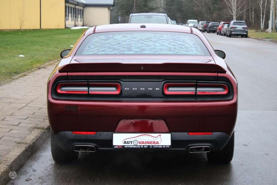 Red Dodge Challenger 2019 in Vilnius, with an engine capacity of 3.60 L and mileage of 240 thousand km for 14700 €, photo 7 on AUTOMOTO.COM.LV