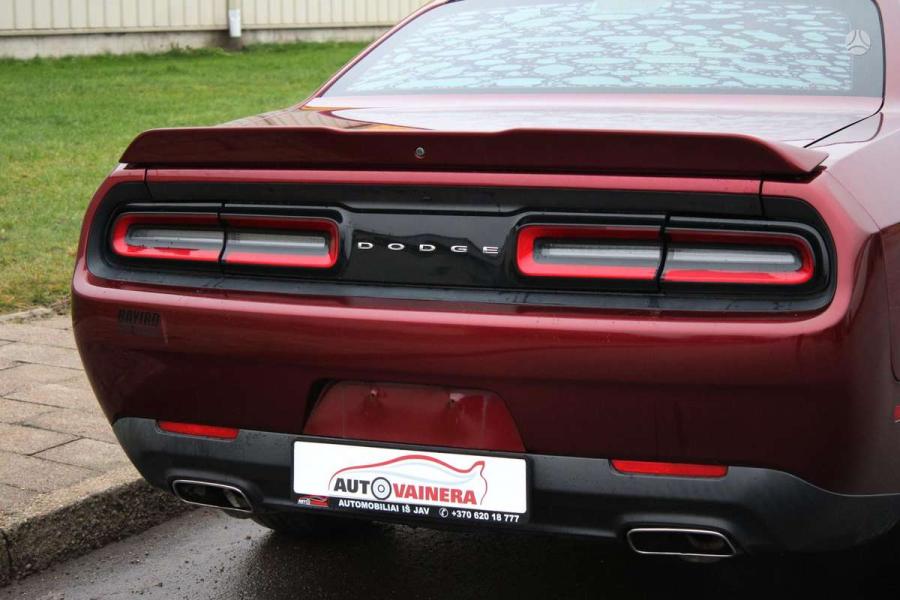 Red Dodge Challenger 2019 in Vilnius, with an engine capacity of 3.60 L and mileage of 240 thousand km for 14700 €, photo 10 on AUTOMOTO.COM.LV