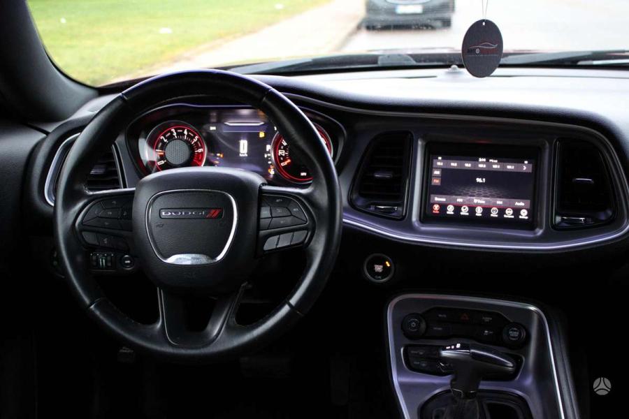 Red Dodge Challenger 2019 in Vilnius, with an engine capacity of 3.60 L and mileage of 240 thousand km for 14700 €, photo 18 on AUTOMOTO.COM.LV
