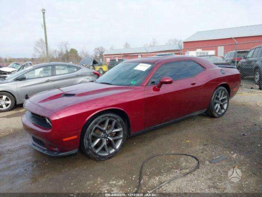 Red Dodge Challenger 2019 in Klaipeda, with an engine capacity of 3.60 L and mileage of 109 thousand km for 4000 €, photo 2 on AUTOMOTO.COM.LV