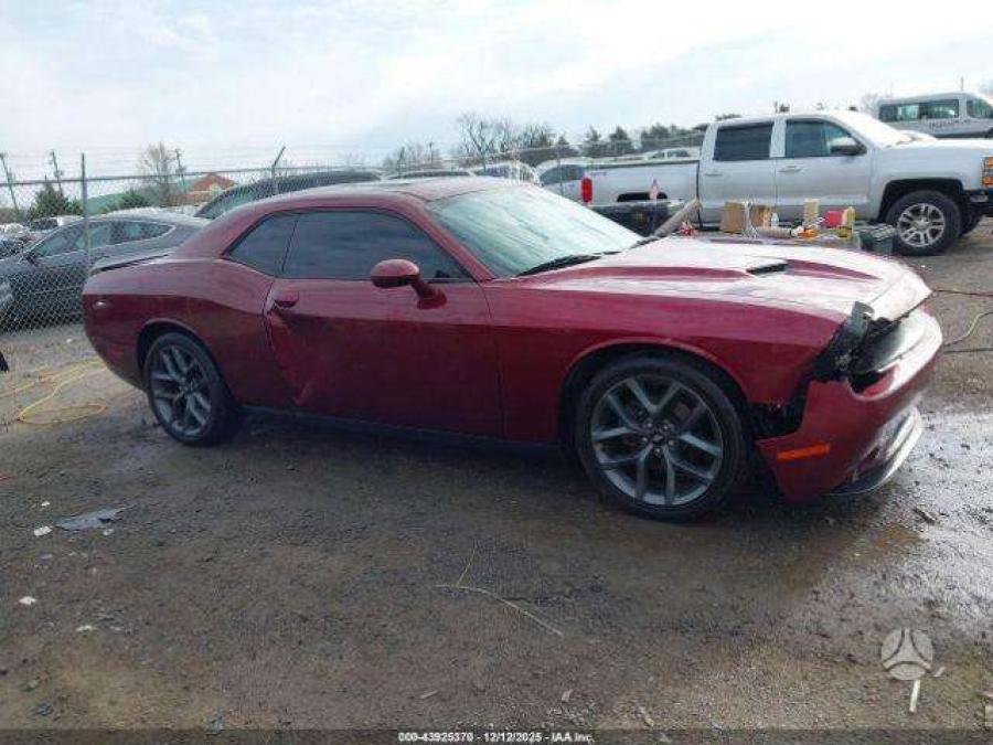 Red Dodge Challenger 2019 in Klaipeda, with an engine capacity of 3.60 L and mileage of 109 thousand km for 4000 €, photo 6 on AUTOMOTO.COM.LV